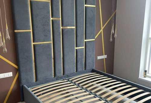 Кровать со стеновой панелью