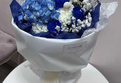 Букет цветов из синих роз