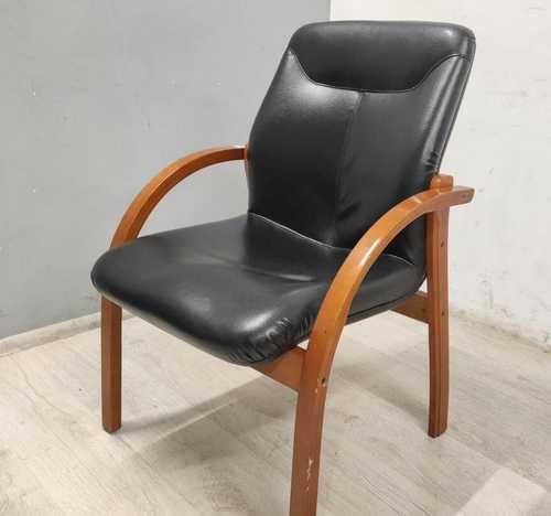 Кресло конференц Сафари (кожа) б/у 12613