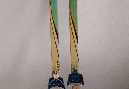 Пластиковые беговые лыжи + палки; фигурные коньки