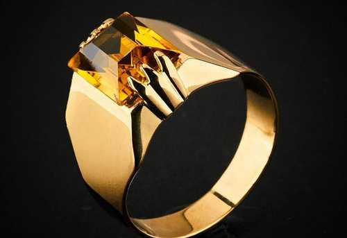 Кольцо советское из желтого золота с корундом