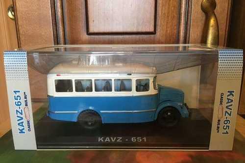 1:43 кавз-651 (kavz-651) бело-синий Classicbus