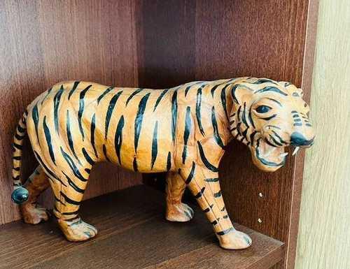 Фигурка тигра из кожи