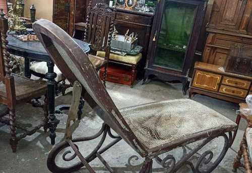 Старинное кресло-качалка