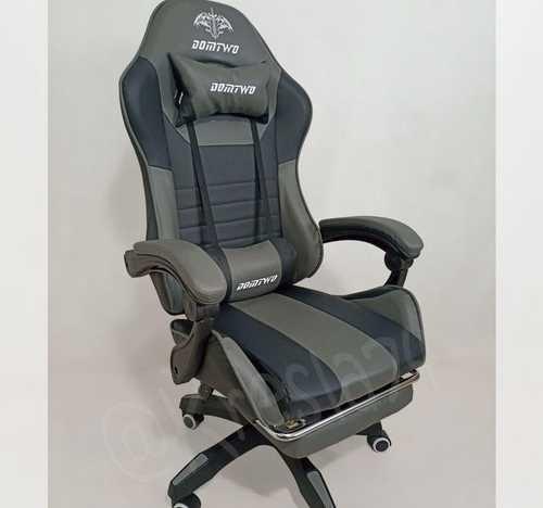 Новое геймерское кресло серого цвета с подножкой