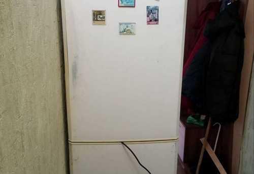 Холодильник Б/У Самсунг, работает морозилка