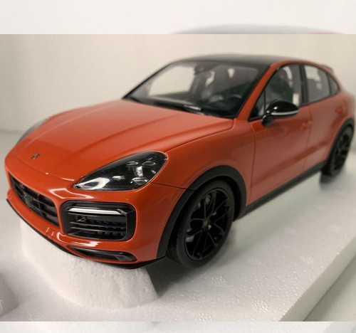 Модель 1:18 Norev Porsche Cayenne S 2019 год