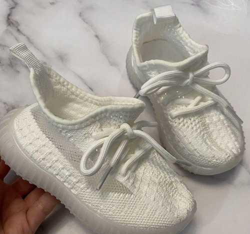 Детские кроссовки yeezy