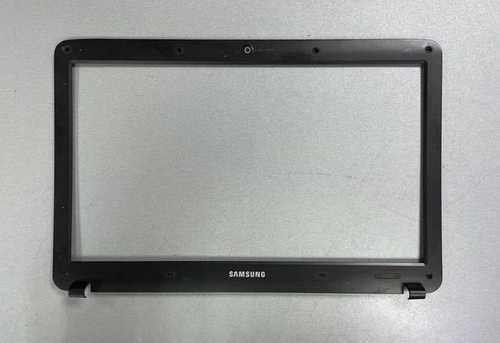 Рамка безель матрицы ноутбука Samsung R540