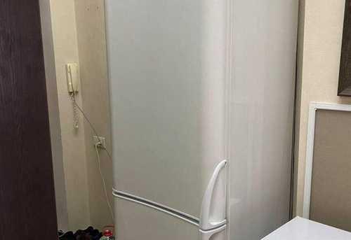 Холодильник б/у indesit C240G