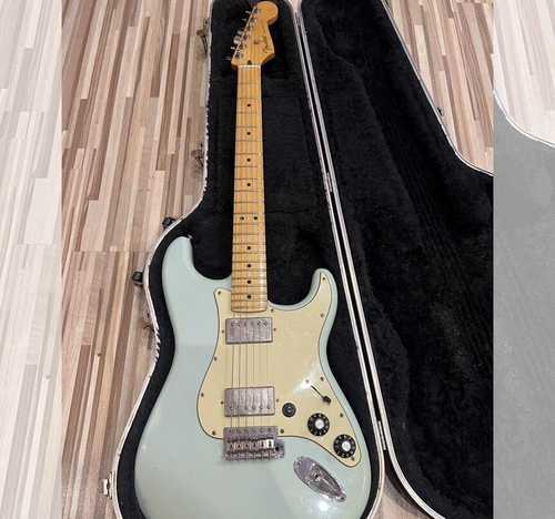 Продам Fender Blactop Stratocaster HH