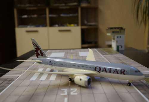 Модель самолета Boeing-787-8. М 1:200