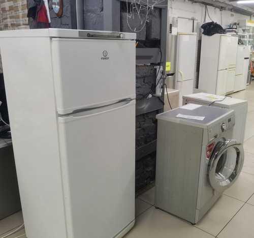 Холодильник Indesit ST 145.028