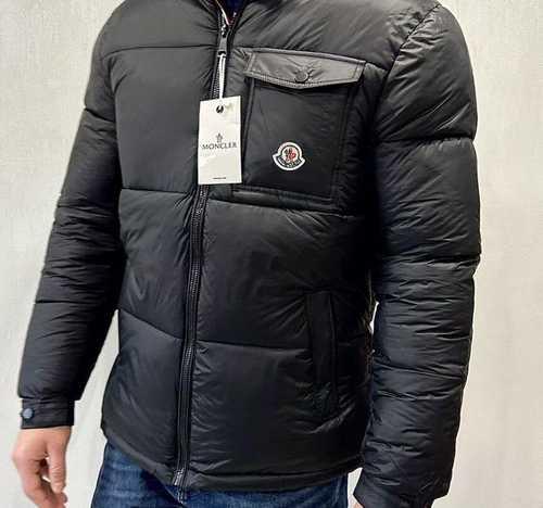 Черная зимняя куртка Moncler