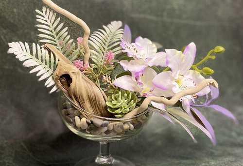 Композиция с орхидеей в вазе