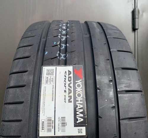 Yokohama Advan Sport V107 305/35 R23 111Y