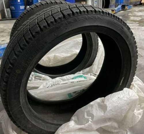 Bridgestone Blizzak Revo2 205/45 R17