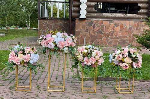 Свадебные стойки с цветами