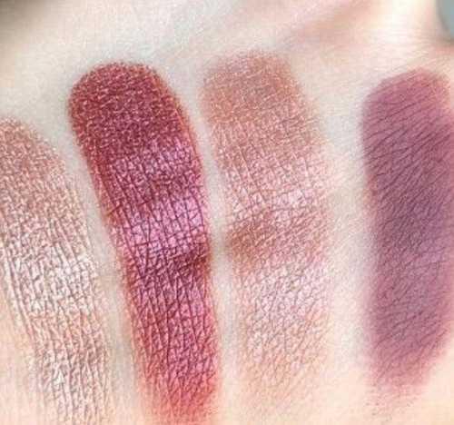 Тени Charlotte Tilbury Mesmerising maroon