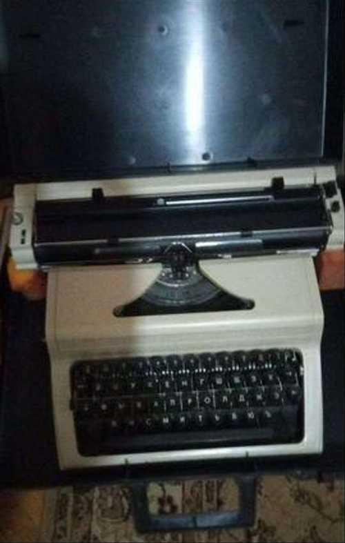 Пишущая машинка"Любава"