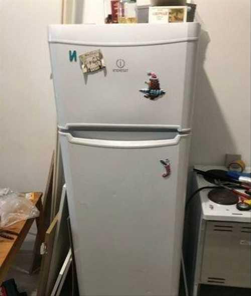 Холодильник indesit TIA 16