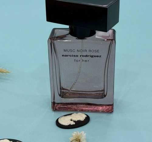 Пустые флаконы от духов Narciso rodriguez