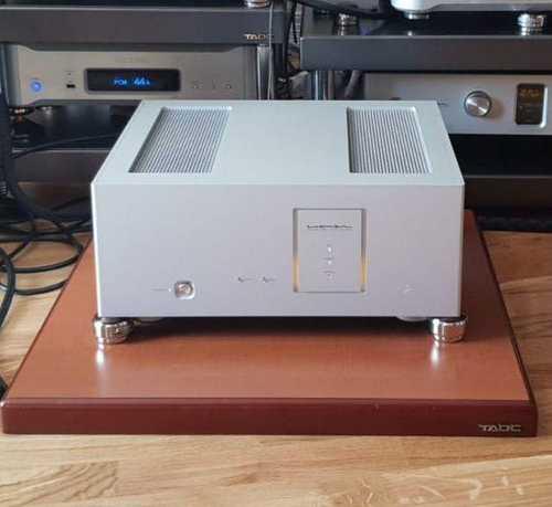 Усилитель Luxman M-600A