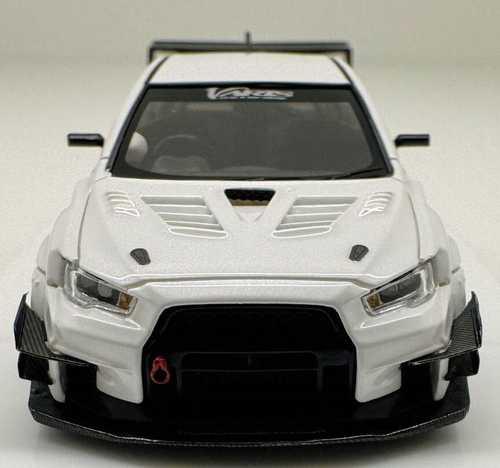 Модель Mitsubishi EVO 1/64 White