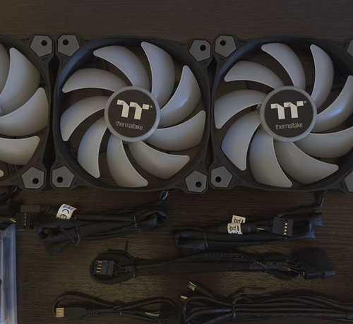 Thermaltake Pure Plus 12 LED rgbtt Premium Edition