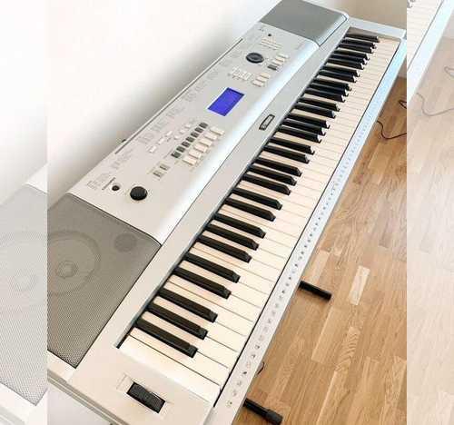 Синтезатор Yamaha DGX-220 (76 клавиш)