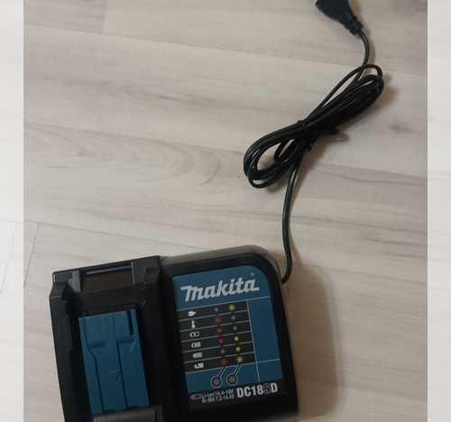 Зарядное устройство makita