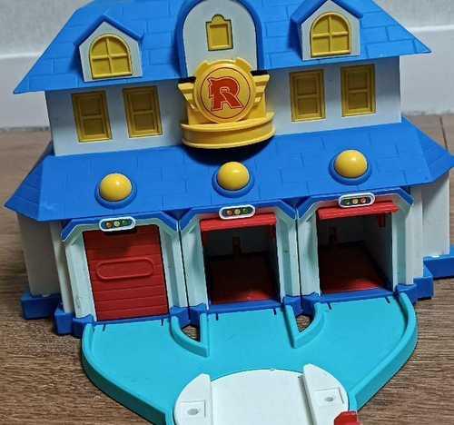 Штаб квартира Robocar Poli и вертолет Хэли