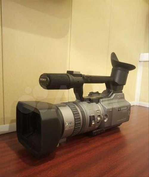 Видеокамера Sony Handycam DCR-VX2100E