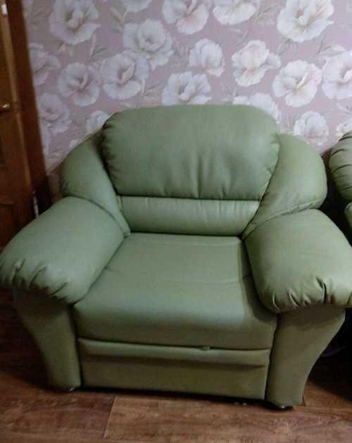 Кожанное кресло-кровать