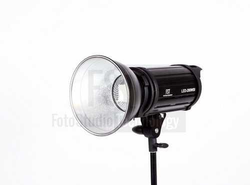 FST EF-200 LED SunLight Светодиодный осветитель