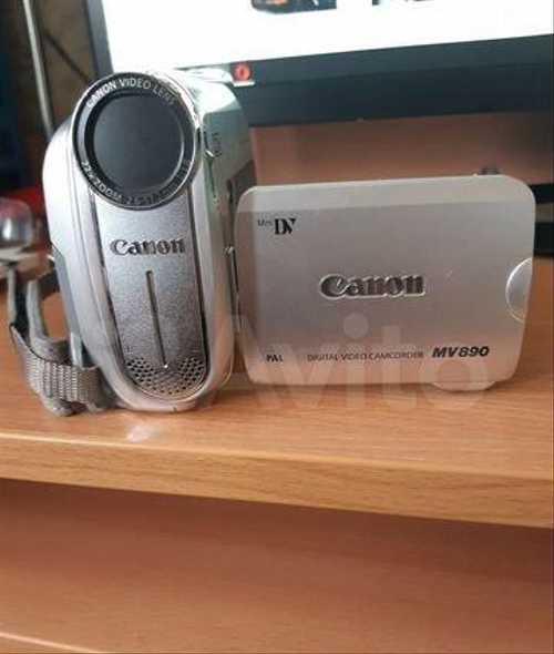 Видеокамера Canon MV890