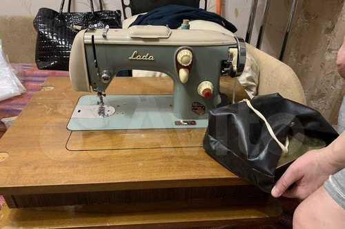 Швейная машина LADA с элетроприводом