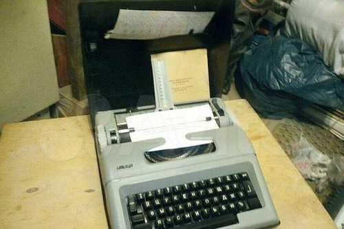 Портативная пишущая машинка