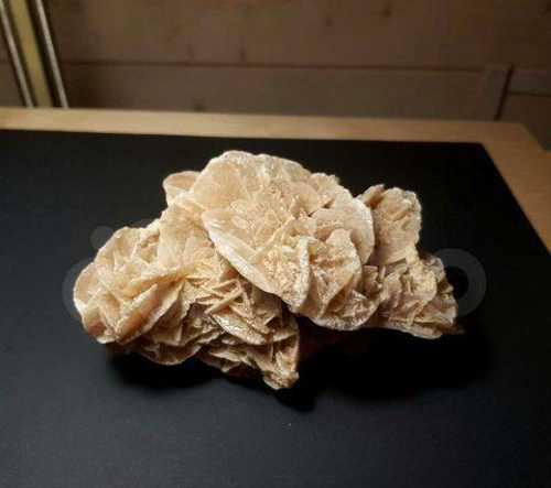 Минерал камень "Роза пустыни"