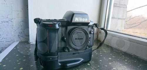 Плёночный фотоаппарат Nikon N90 с бат. блоком