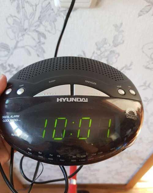 Электронные часы с радио Hyundai