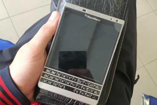 Телефон BlackBerry passport silver edition