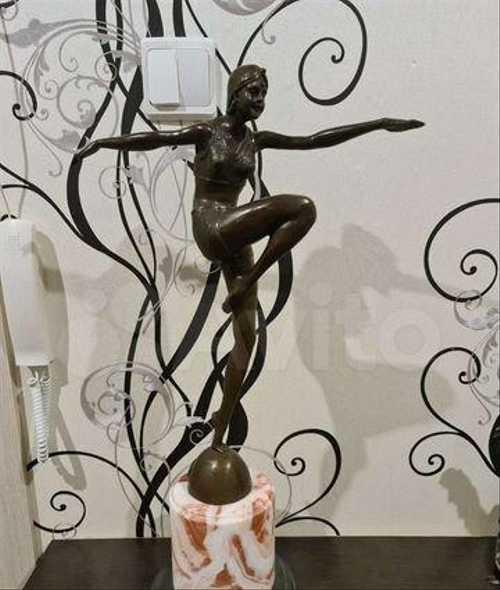 Скульптура Танцовщица на шаре в стиле Ар-Деко