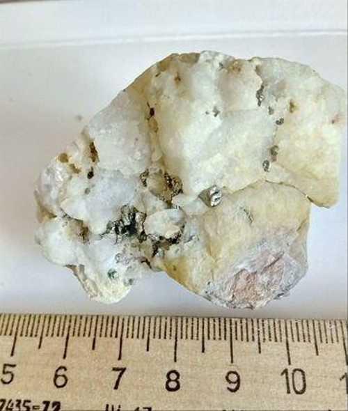 Коллекционный минерал- Пирит, горный хрусталь