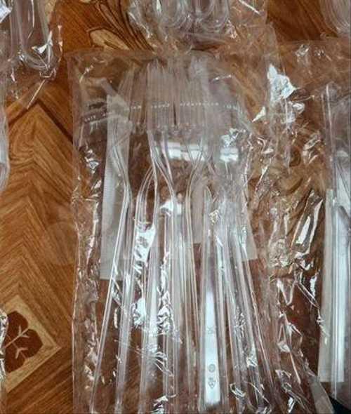 Пластиковые вилки, ножи, ложки