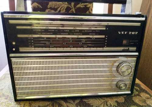 Радиоприемник VEF 202 советских годов