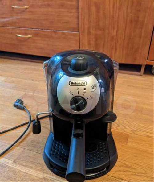Кофеварка рожковая DeLonghi EC201CD.B черная