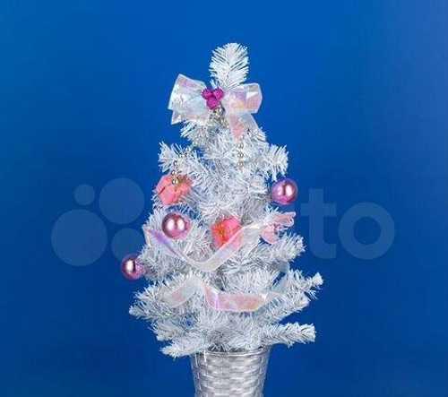 Елка Snowmen белоснежная, 41 см, шары, лента, бусы, подарок, в корзине (Е70371)