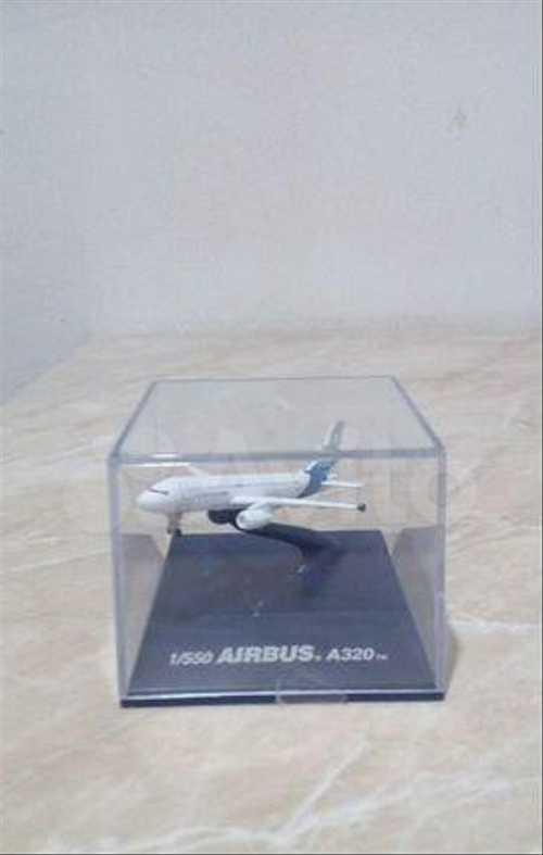 Коллекционная модель Airbus A320 1/550