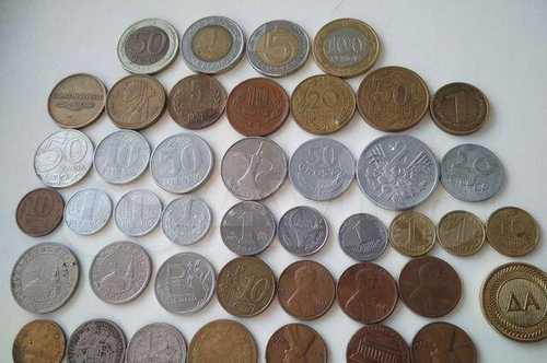 Коллекция монет и купюр